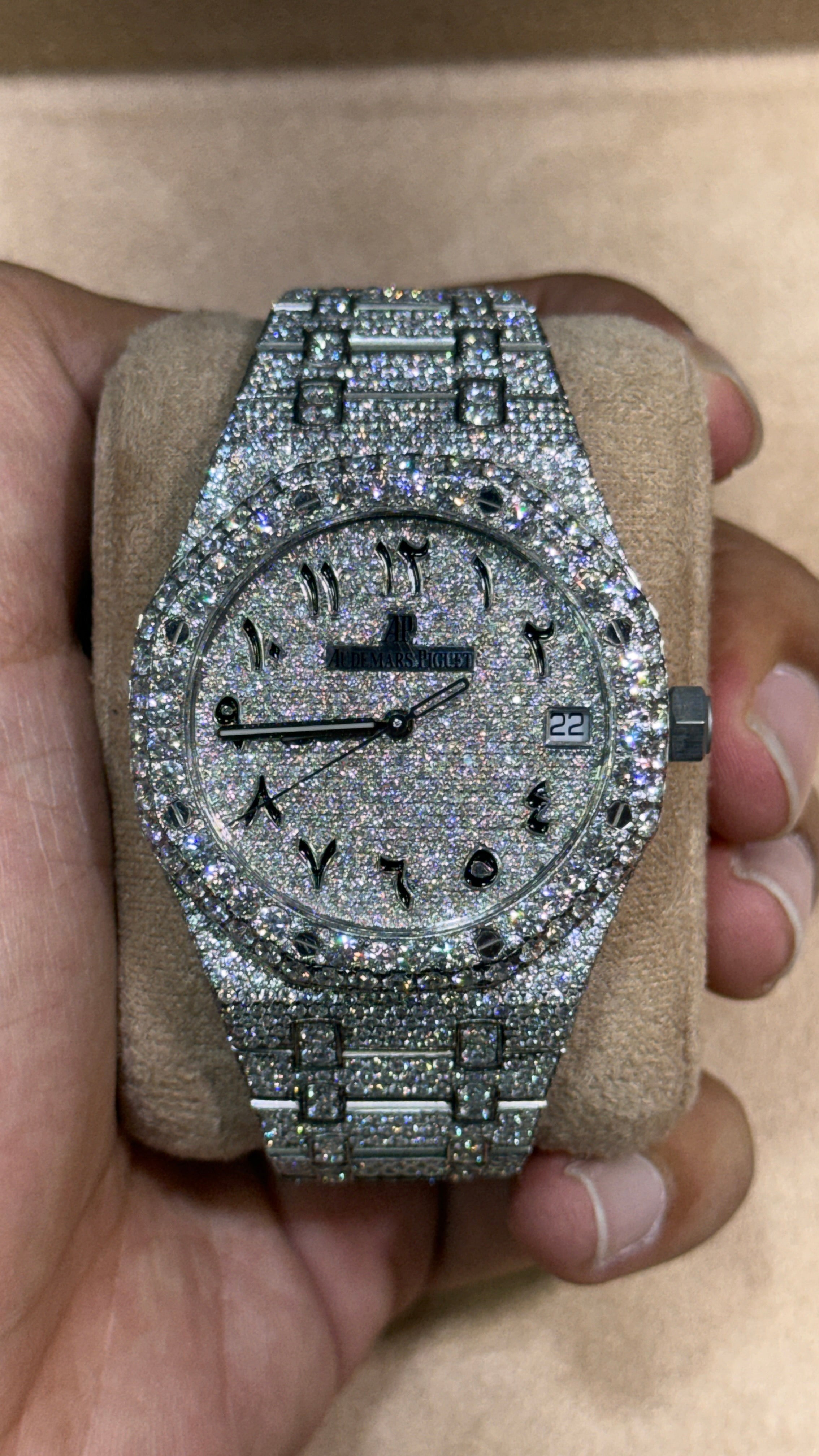 Stilvolle Iced Out Audemars Piguet Bilder